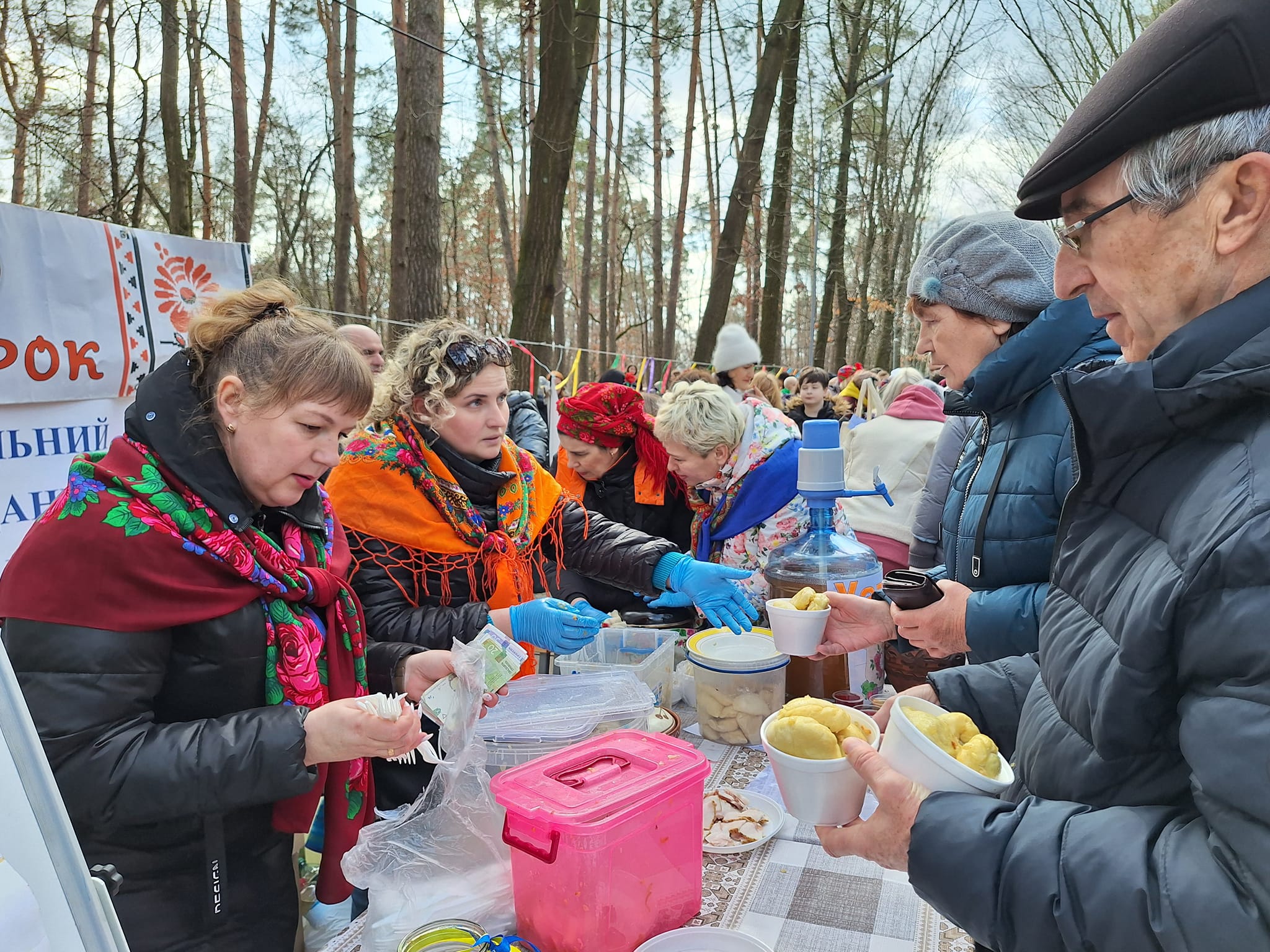 У Черкасах на фестивалі вареника зібрали майже 140 тисяч гривень на ремонт дронів (ФОТО) - 18000 ...