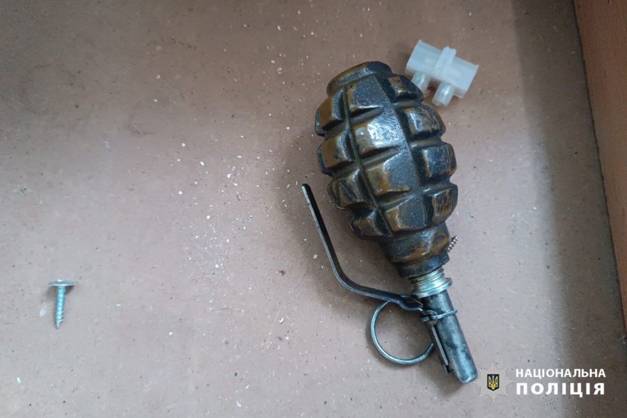 У Каневі чоловік кинув гранату у дворі житлового будинку
